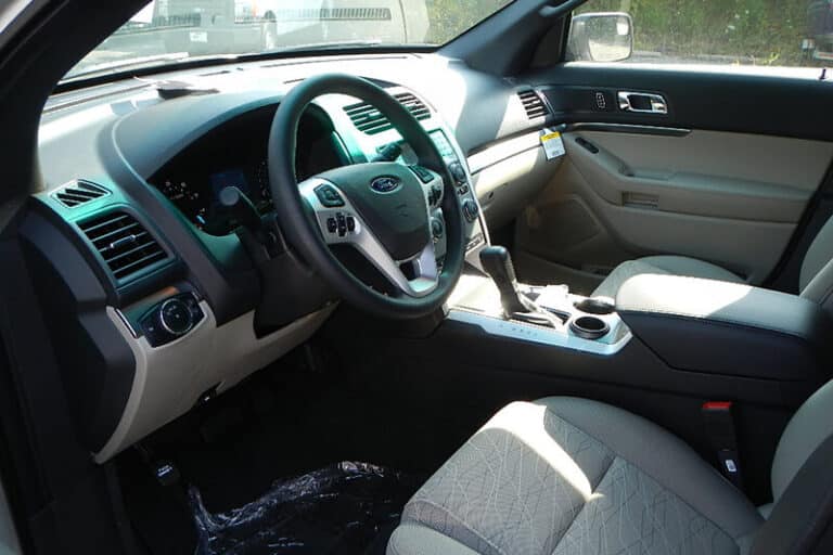 Ficha técnica de Ford Explorer Base FWD 2013 - Mecanica y motores