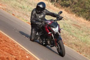 Ficha Técnica de la moto Pulsar 200 NS - Mecanica y motores