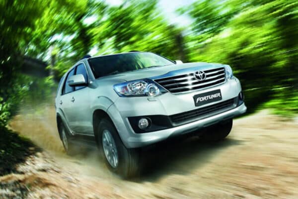 Ficha técnica de Toyota Fortuner Plus Diesel M/T - Mecanica y motores